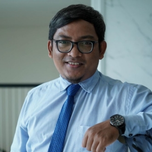 LECTURER - Departement of Communications