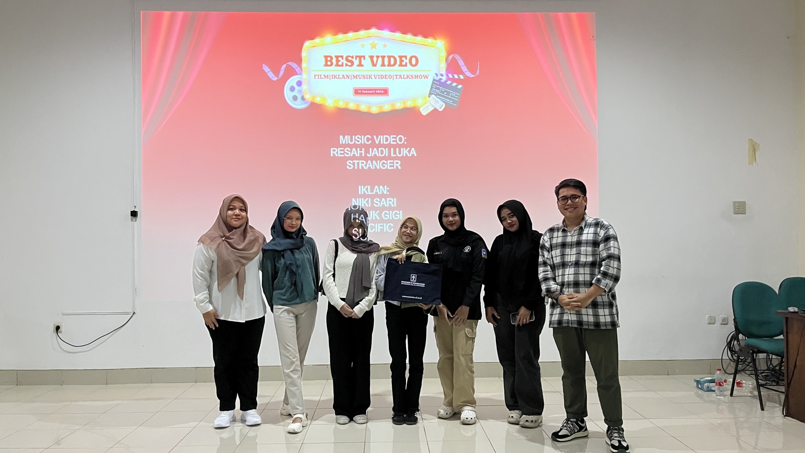 Momen Apresiasi untuk Mahasiswa Ilmu Komunikasi “Screening” Mata Kuliah Videografi - Departement ...